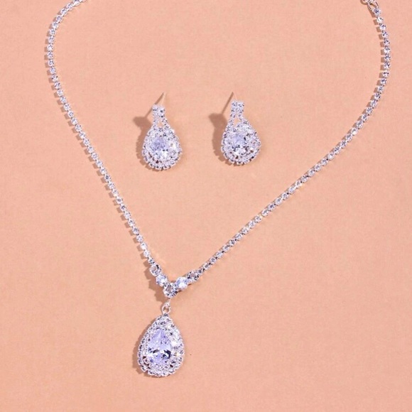 Jewelry | Silver Colored Bling Necklace Earrings Set | Poshmark